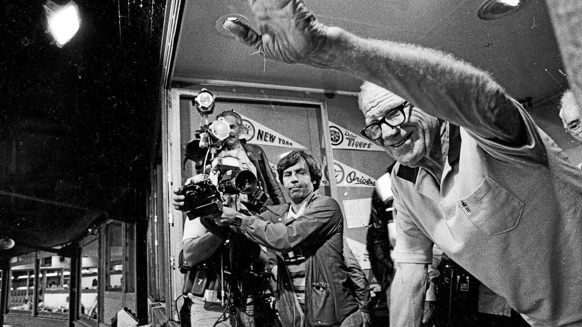 Bill Veeck: Baseball’s Most Groundbreaking Owner – Odd Sports Stories